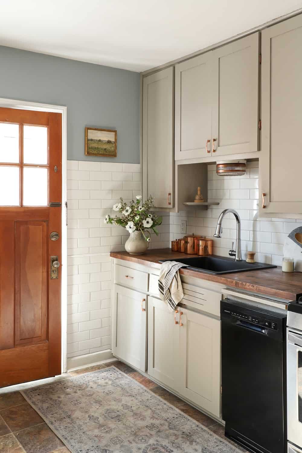 8 ways to update a dated kitchen on a limited budget - Home like you ...